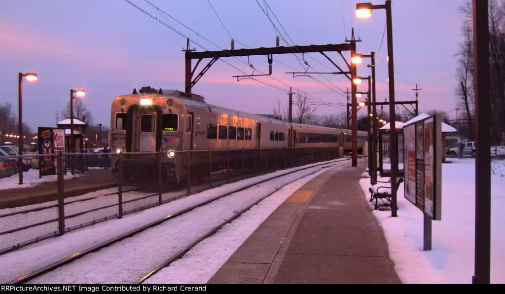 Train 6639 Pulling In